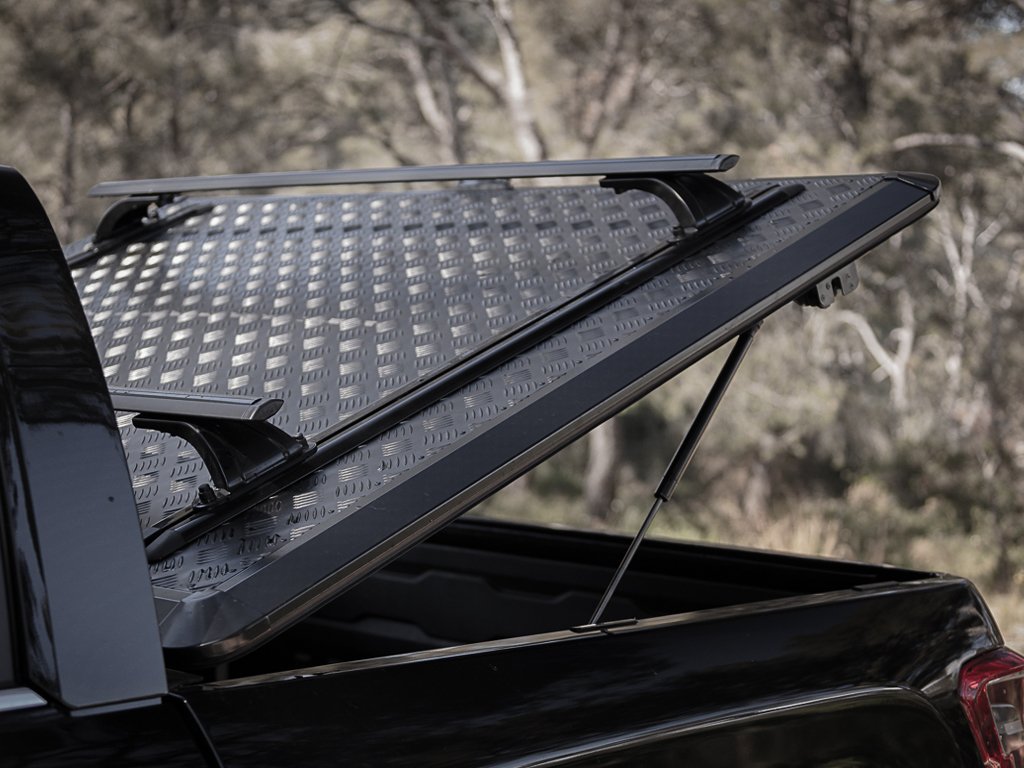 ISUZU D-MAX D-CAB OUTBACK - SCHWARZ - OUTBACK - Fibertek - The Perfect ...